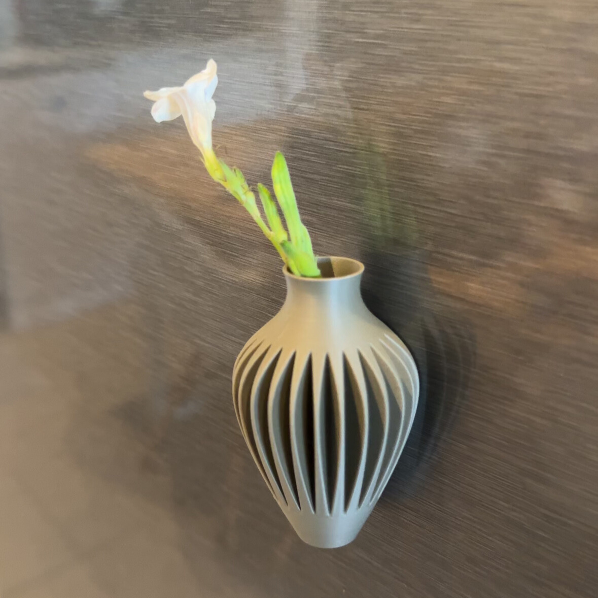 Mini-Vase Magnet | Epic Design Studio